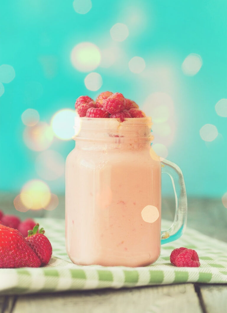 The easiest 4-ingredient, vitamin-packed Spring smoothie 🌸 - Seven Roses