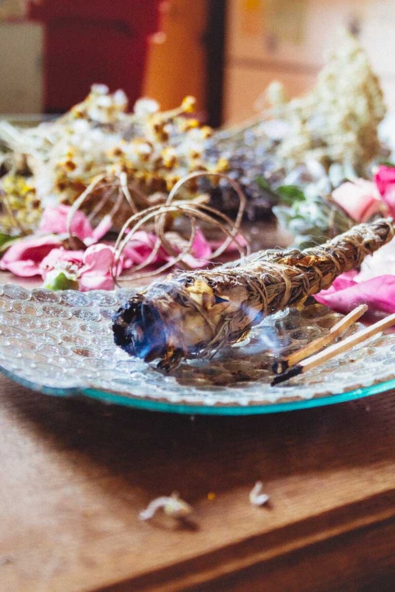How to make your own DIY smudge sticks - Seven Roses