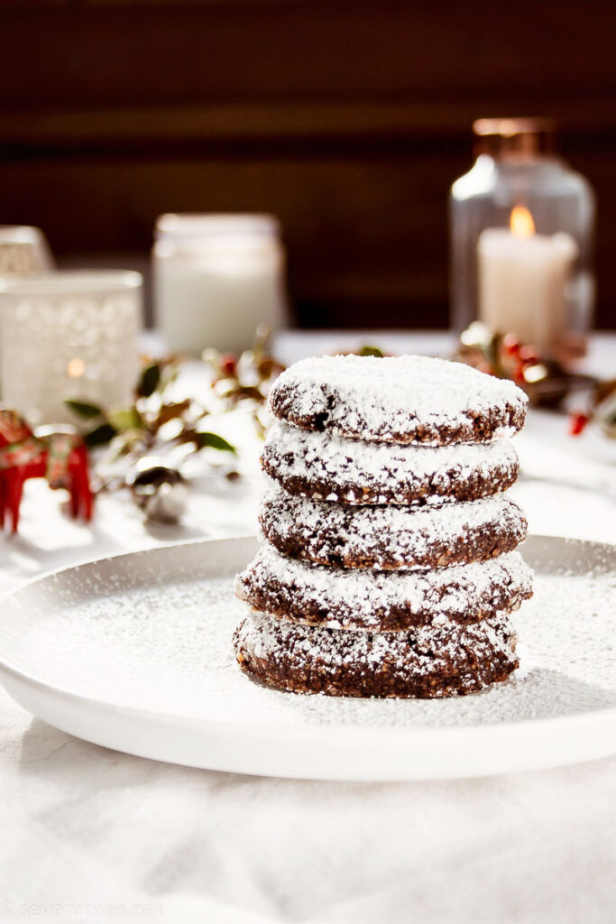 The perfect holiday cookie: Almond & Hazelnut Snow Cookies - Seven Roses